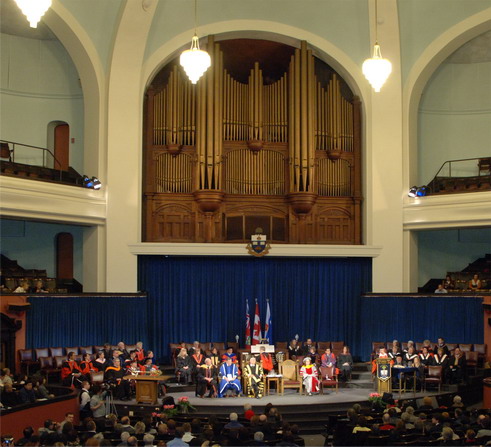 Salle d'assemblée de l'Université de Toronto / University of Toronto ...